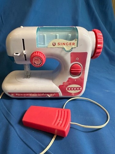 KIDS PINK SINGER CHAINSTITCH TOY SEWING MACHINE | eBay