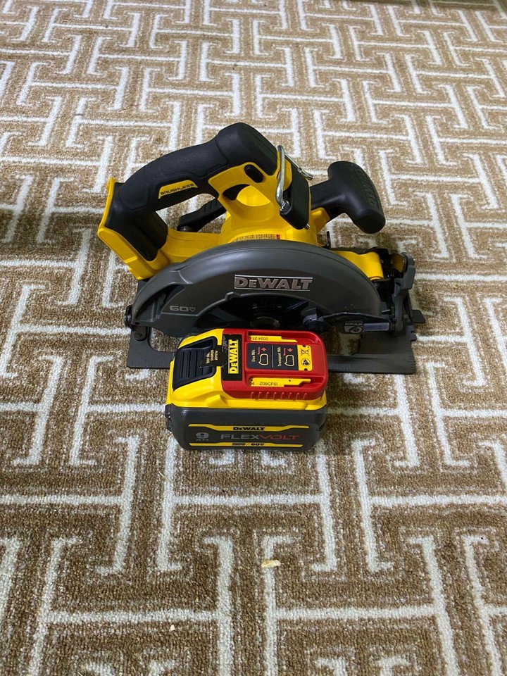 DEWALT Flexvolt 60V Max 7-1/4" Cordless Circular Saw with battery. | eBay