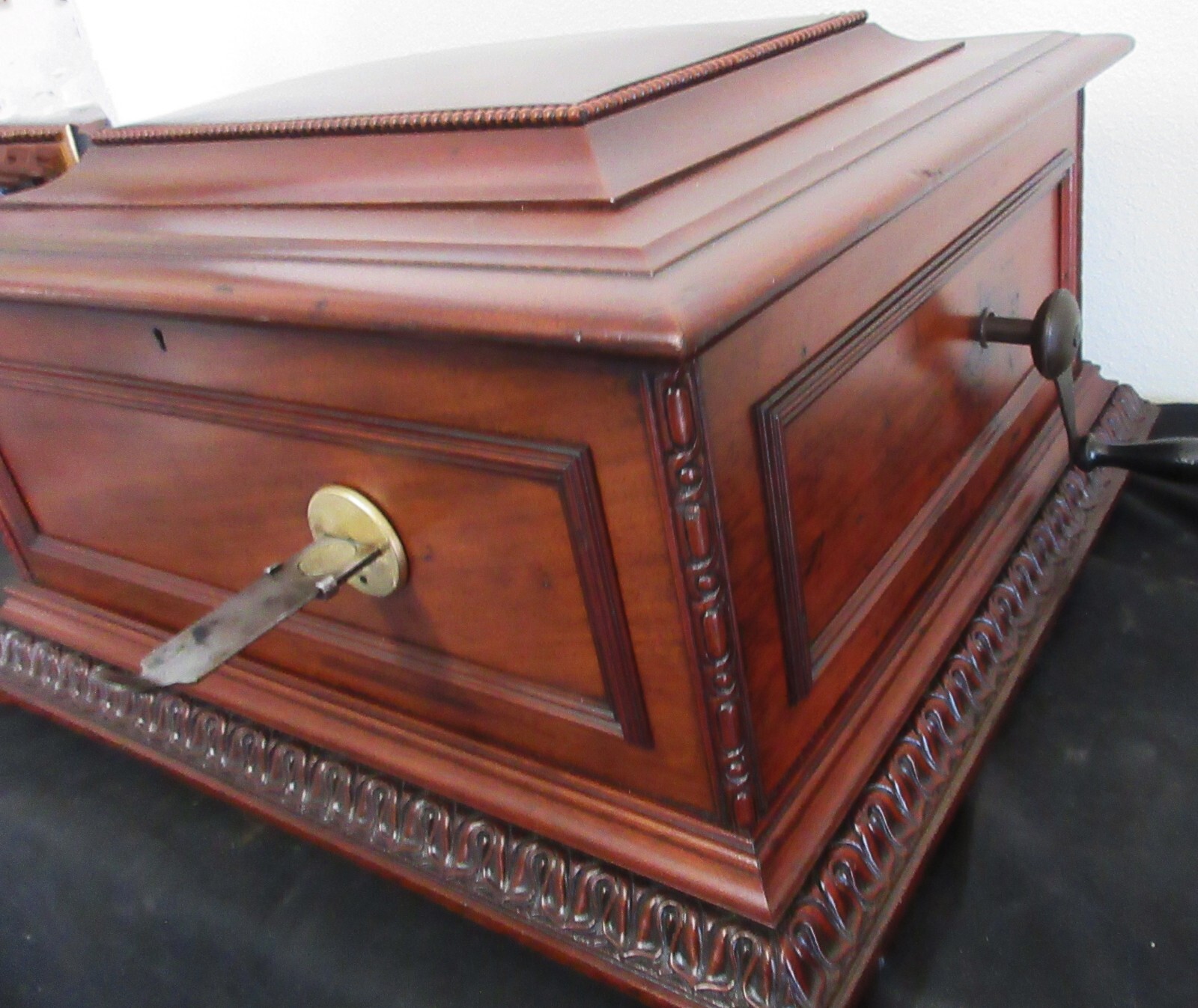 Regina Music Box Mahogany Deluxe Cabinet 5c Coin Operated | eBay