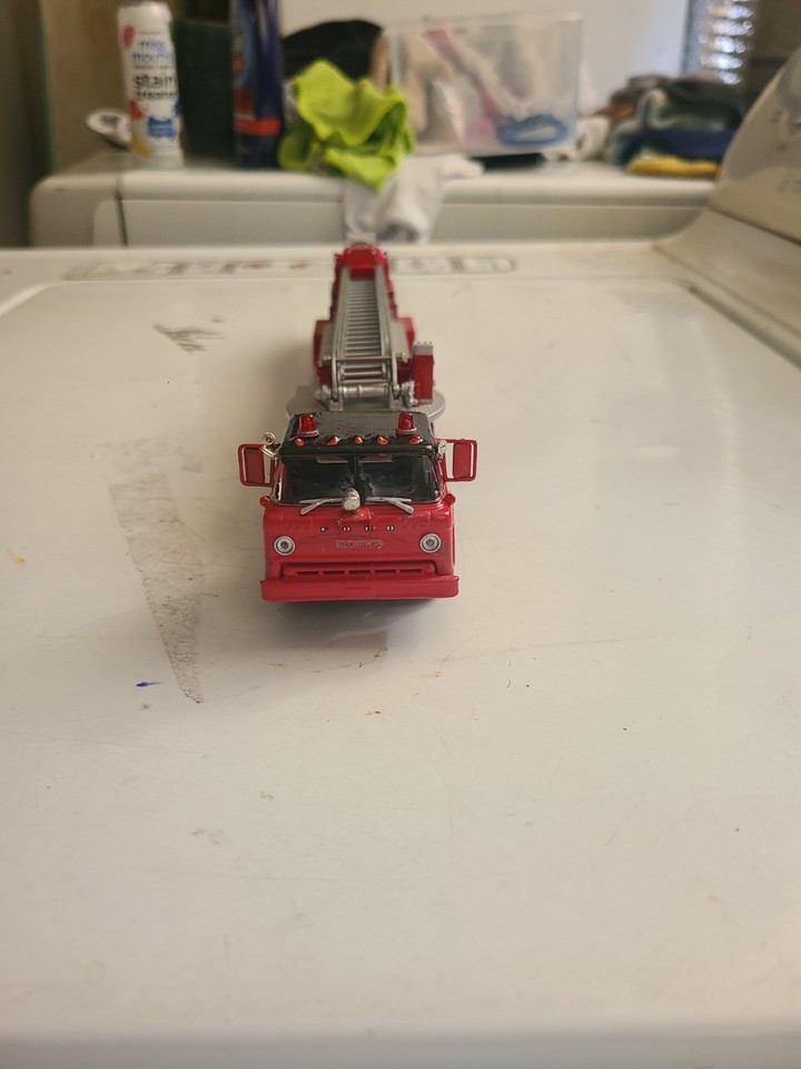 Corgi 1:50 Scale Kitbashed Chicago Fire Department Ford C TDA Fire ...