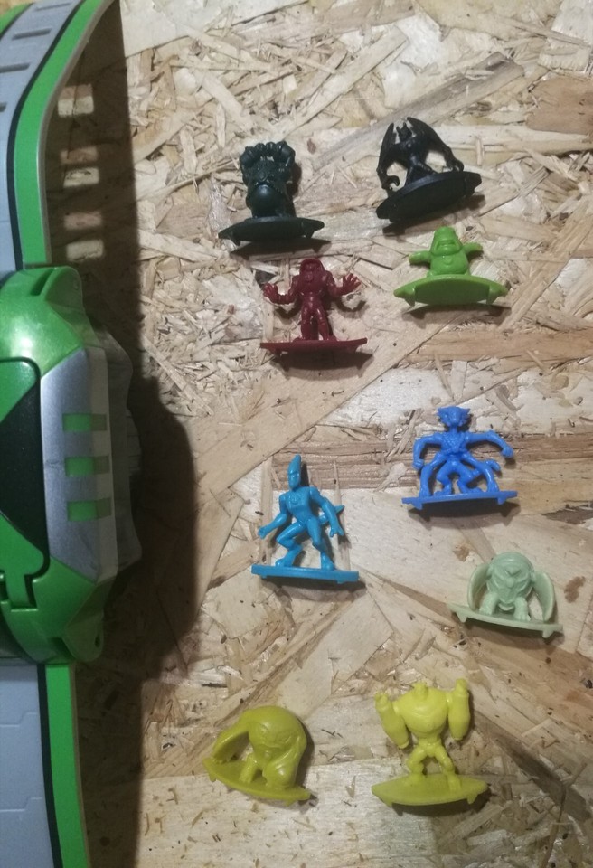 Ben 10 Bandai Omnitrix Challenge 2012 Cartoon Network Watch + 9 Mini ...