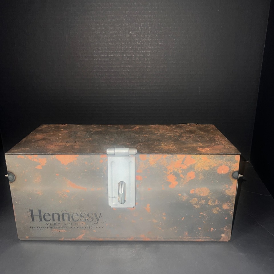 Hennessy V.S. Limited Edition Metal Case by Shepard Fairey 195/200 (NO ...