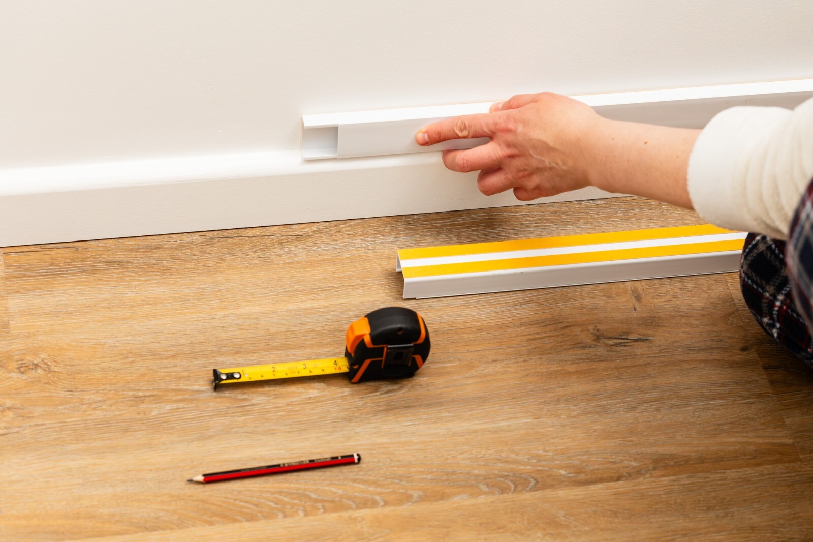 White Electrical Cable Trunking PVC Wire Conduit Plastic Cover-Mini ...