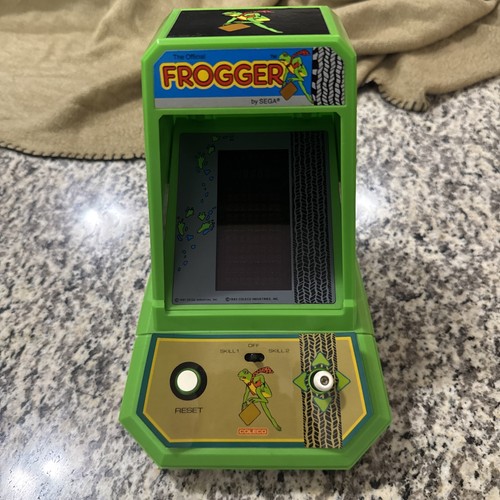 Frogger Vintage 1982 Mini Arcade Handheld Video Game Sega Coleco Works ...