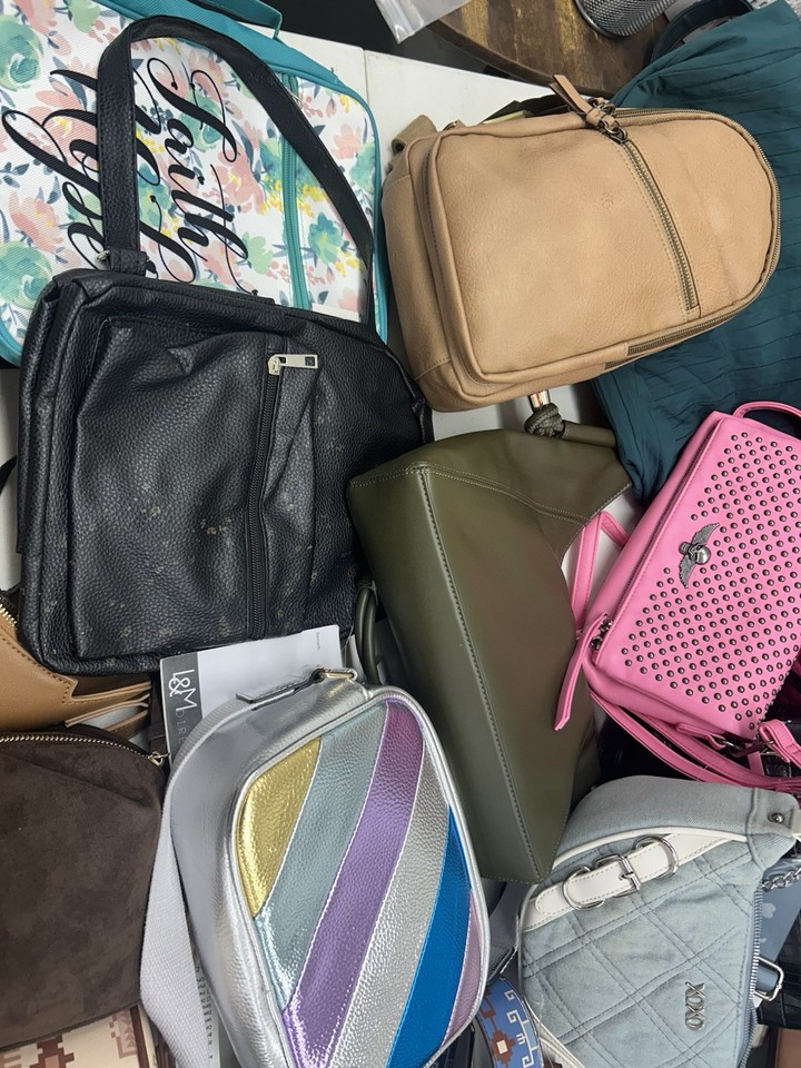 Lot of 38 Large Ladies Fashion Purses Mixed Styles Sizes Wholesale ...