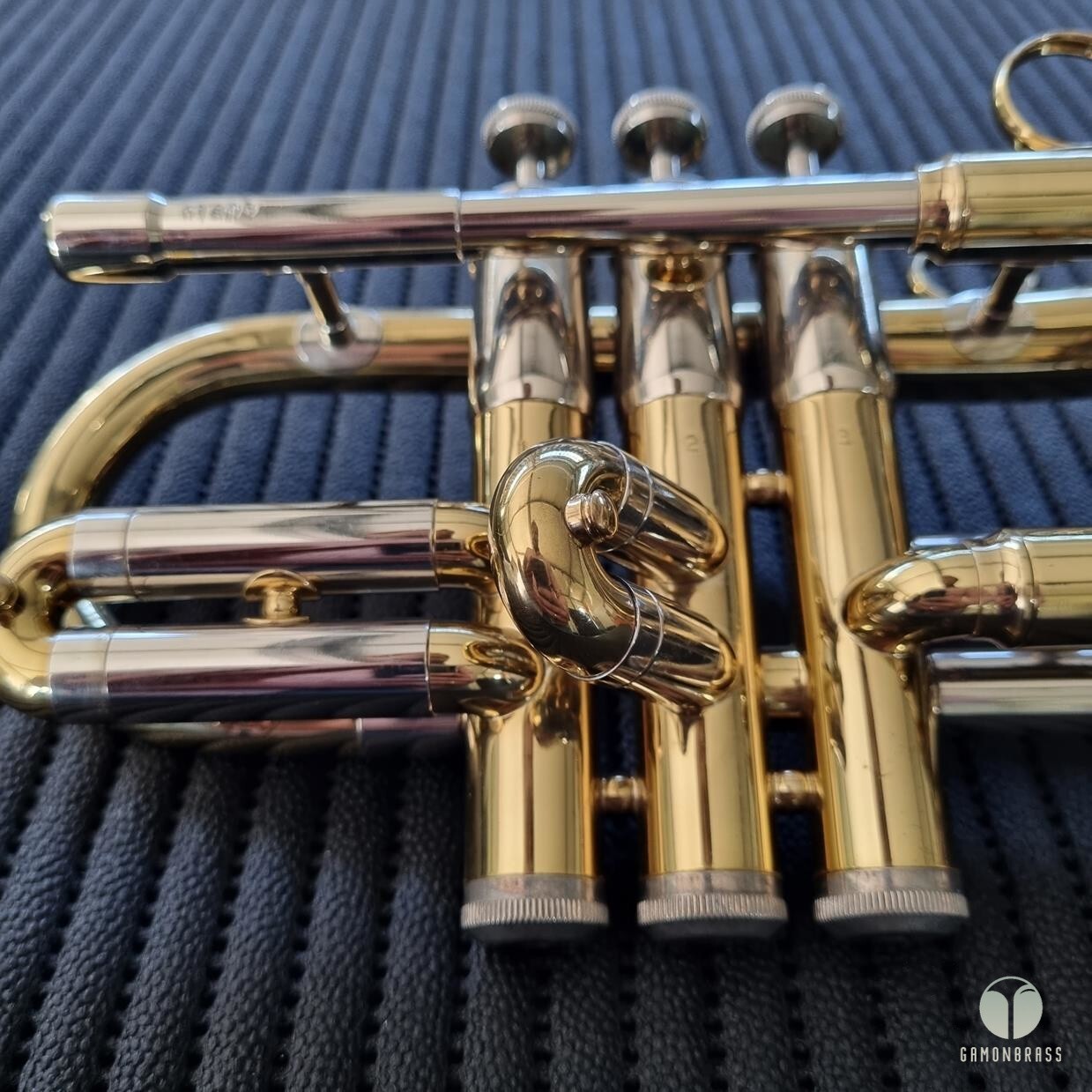 AUTOGRAPHED Holton ST303 FIREBIRD trumpet, case, mouthpiece ...