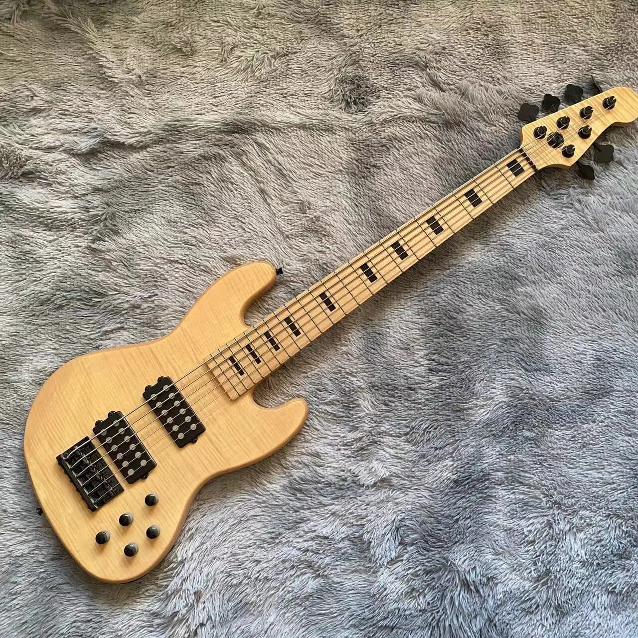 Factory Customized Six String Electric Bass Bass Guitar with A Top ...