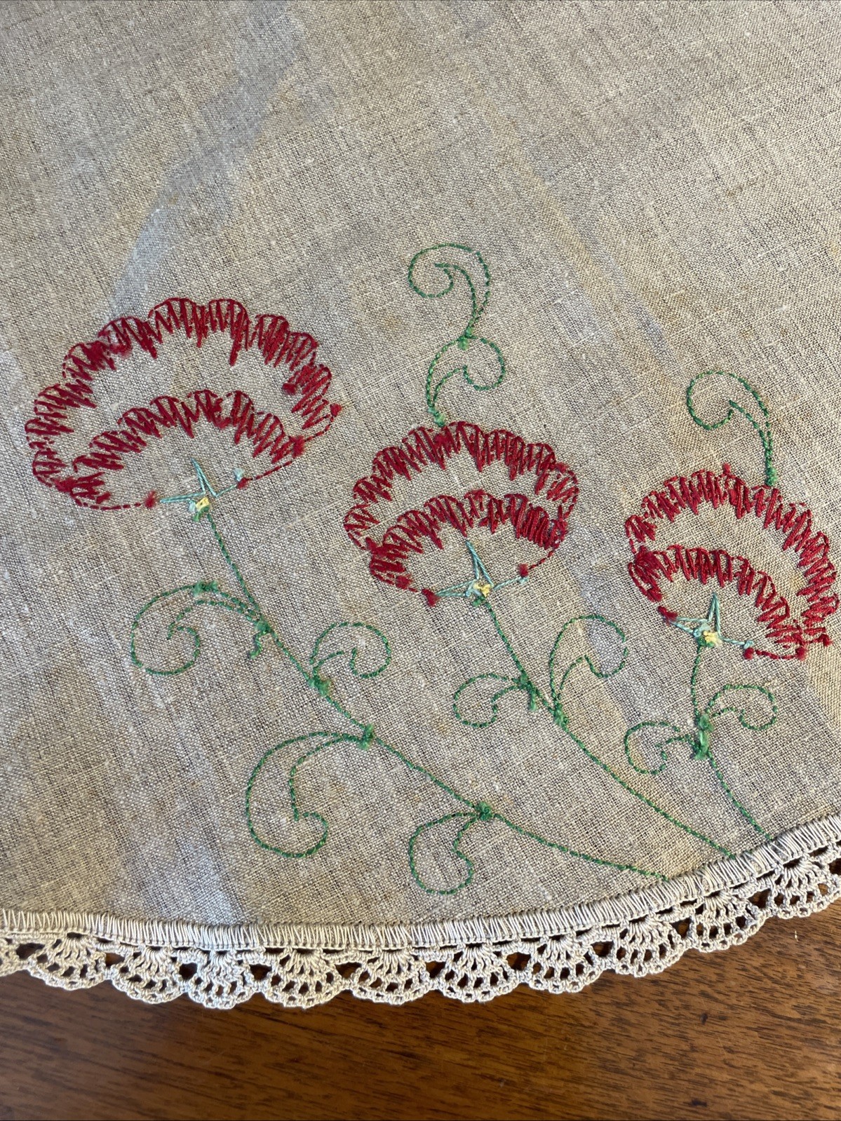 Gorgeous Vintage Tablecloth Embroidered w/ Red Poppies. Crocheted Edge ...