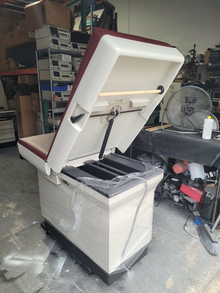 Midmark 404 Examination Table - Fully Refurbished w/ New Upholstery of ...