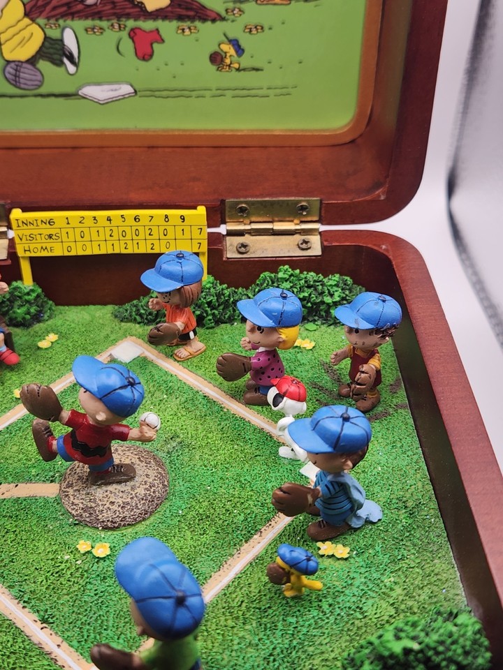 Danbury Mint Peanuts Play Ball Charlie Brown Music Box ! Comes With No ...