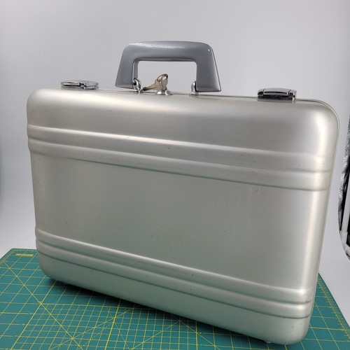 Zero Centurion Elite Aluminum Briefcase 18x14x5 Case with 2 Keys | eBay