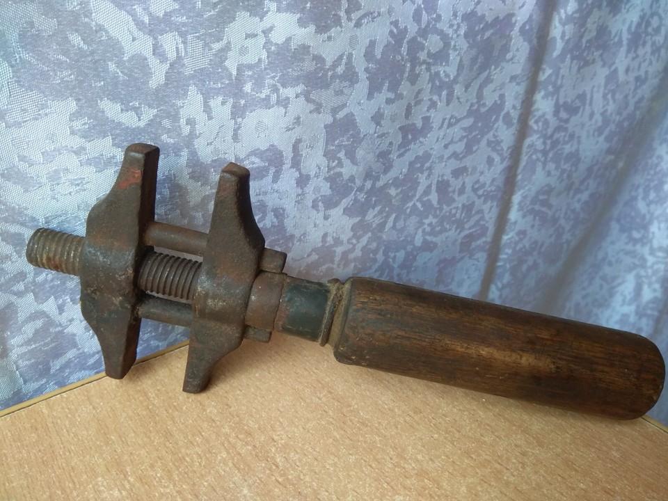 RETRO old ANTIQUE VINTAGE Collectible Miniature Blacksmithing Vise tool ...