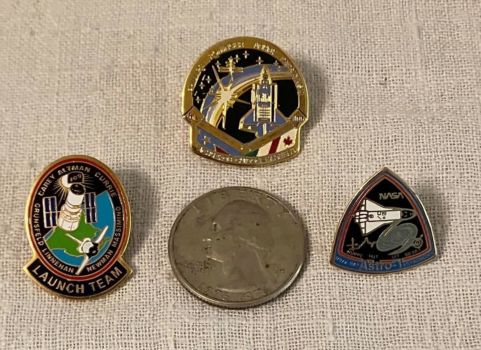 Lot of 25 NASA Space Shuttle Mission Lapel Pins STS Astro Apollo ...