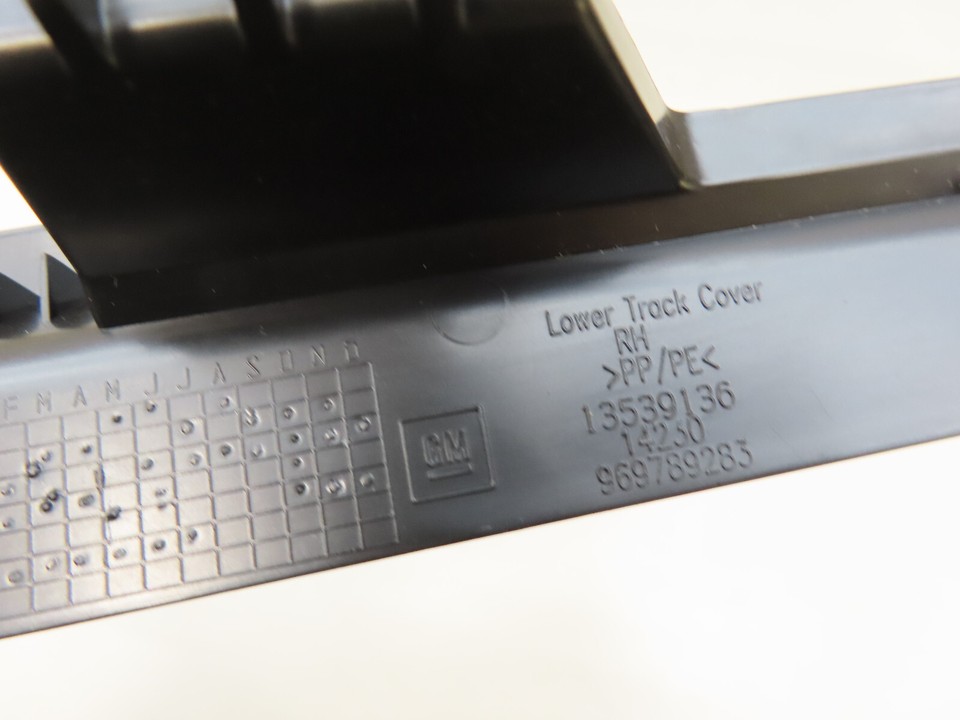 2021-2023 CHEVROLET SUBURBAN FRONT RIGHT LOWER RAIL SEAT COVER OEM ...