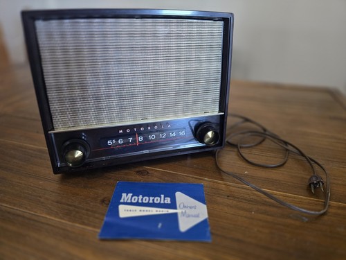 1950s Motorola AM Tube Radio Model 63X1A Aero Vane Turns On But Needs ...