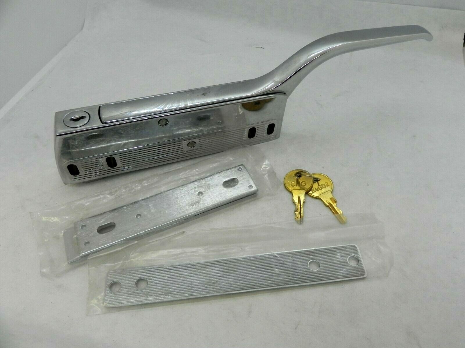 11-1/2" L Magnetic Edgemount Latch w/Offset Handle and Key R25 Series ...