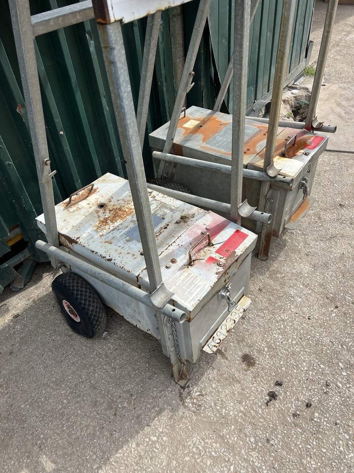 2x Hollco Signals Road Traffic Light Red Green amber £275+vat Control ...