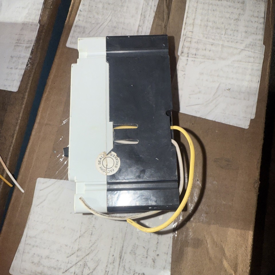 CUTLER HAMMER HFD3060 60 AMP 600 VOLT 3 POLE BREAKER W/ Shunt Trip ...