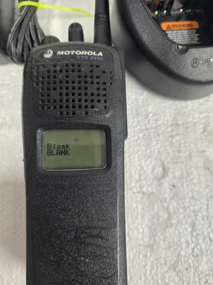 Motorola XTS 2500 VHF 136-174 MHz Model # H46KDD9PW5BN W/ Charger | eBay