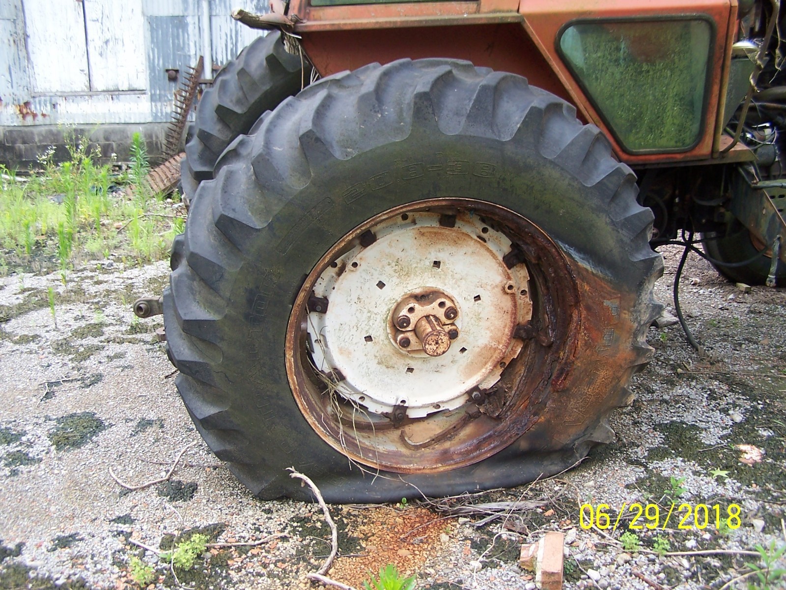20,8 X 38 SET OF TIRES & RIMS SPIN OUT RIMS, AC,FORD,JOHN DEERE,MASSEY ...