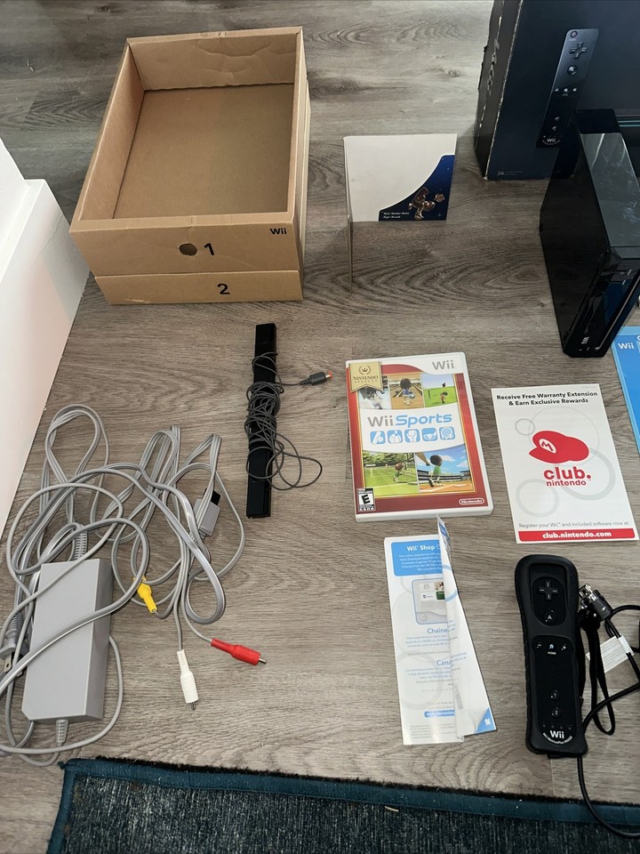 COMPLETE Wii Holiday Bundle Black Console Complete With Manuals Minus ...