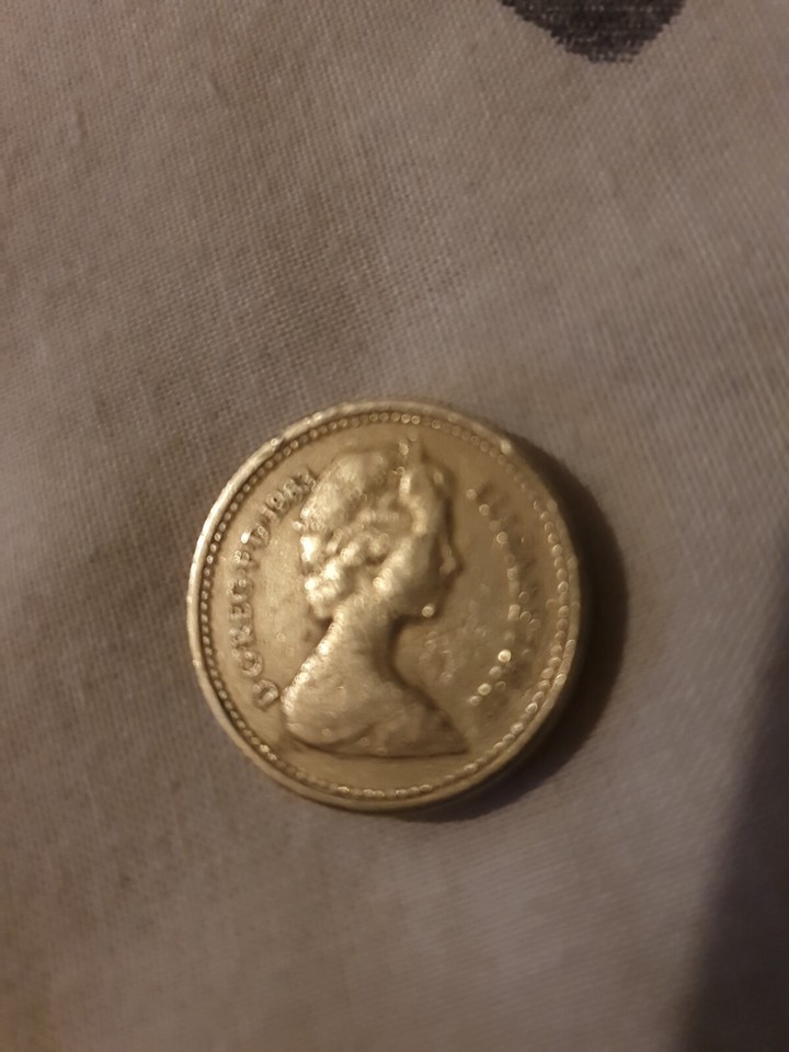 1983 Royal Coat Arms £1 Old Round 1 One Pound Coin Elizabeth II ...