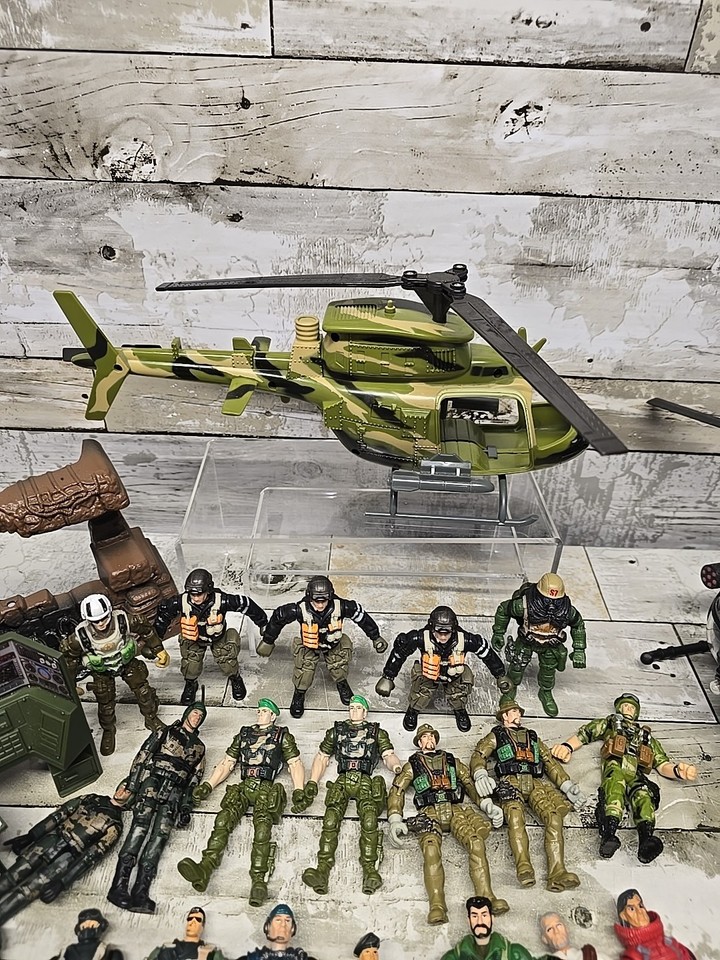 LOT WORLD PEACEKEEPERS The Corps Chap Mei Lanard Vehicle Helicopter ...