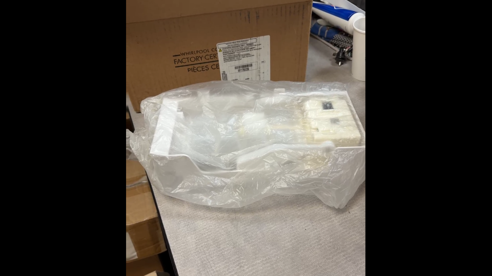 W11700250 New OEM Original Whirlpool Refrigerator Ice Maker Assembly | eBay