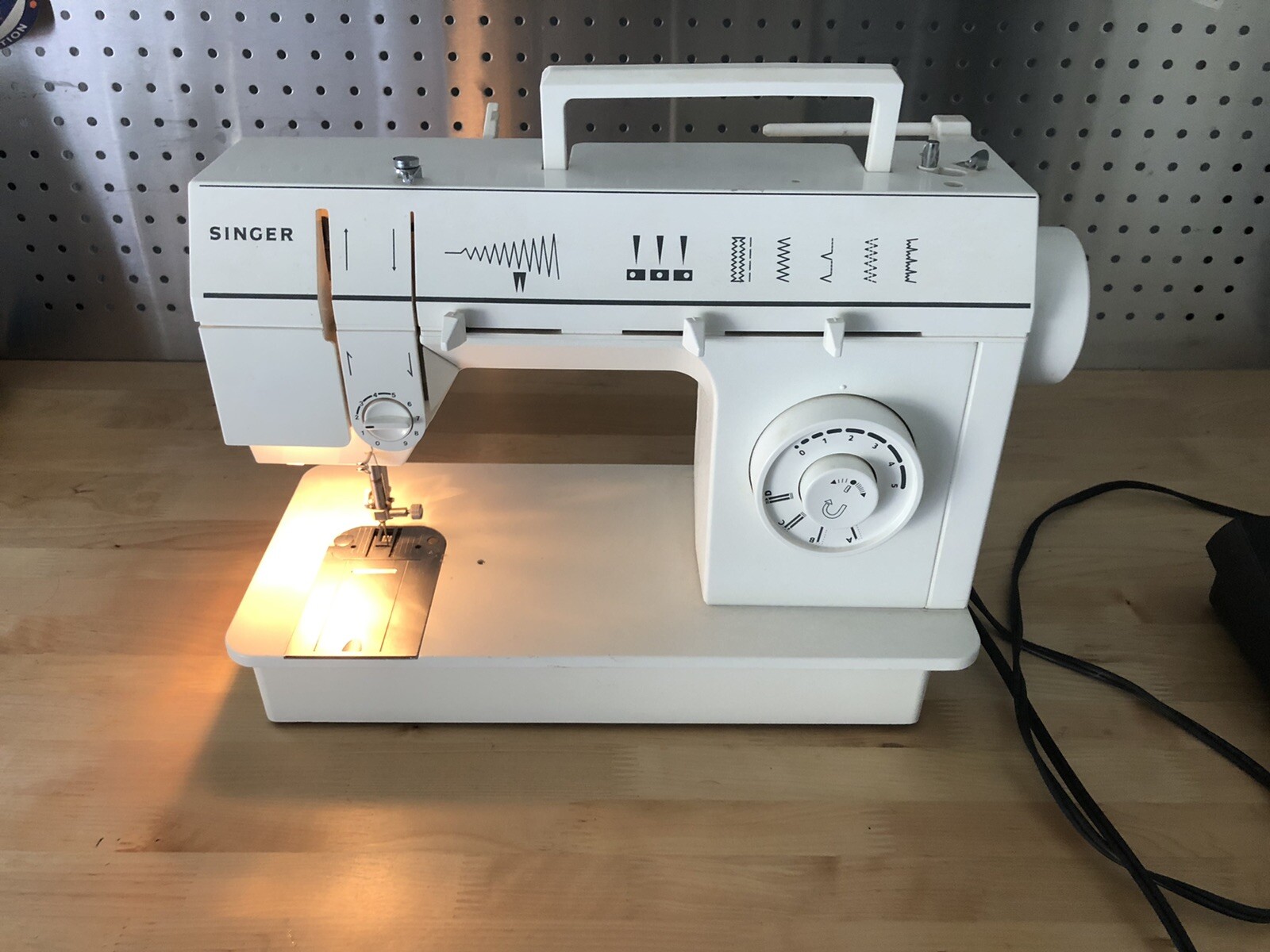 Singer Model 5705C Sewing Machine with Foot Pedal. Tested & Working ...