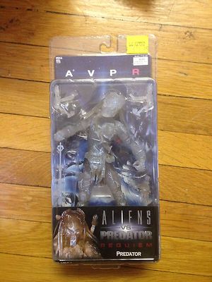 Alien VS Predator Requiem 8" Stealth Camo - Wolf Predator AVPR Act Fig ...