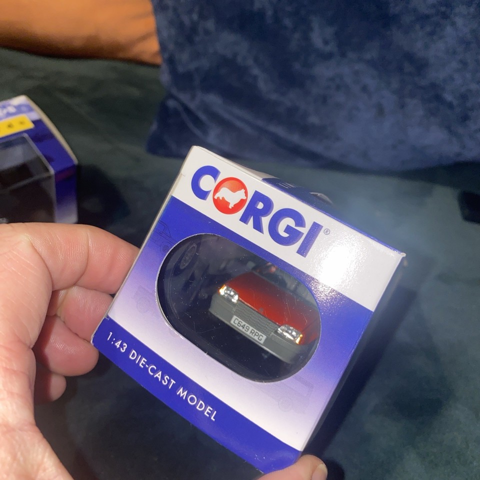 1:43 Scale Corgi Vanguards Vauxhall Astra Mk2 1.6 SR Carmine Red ...