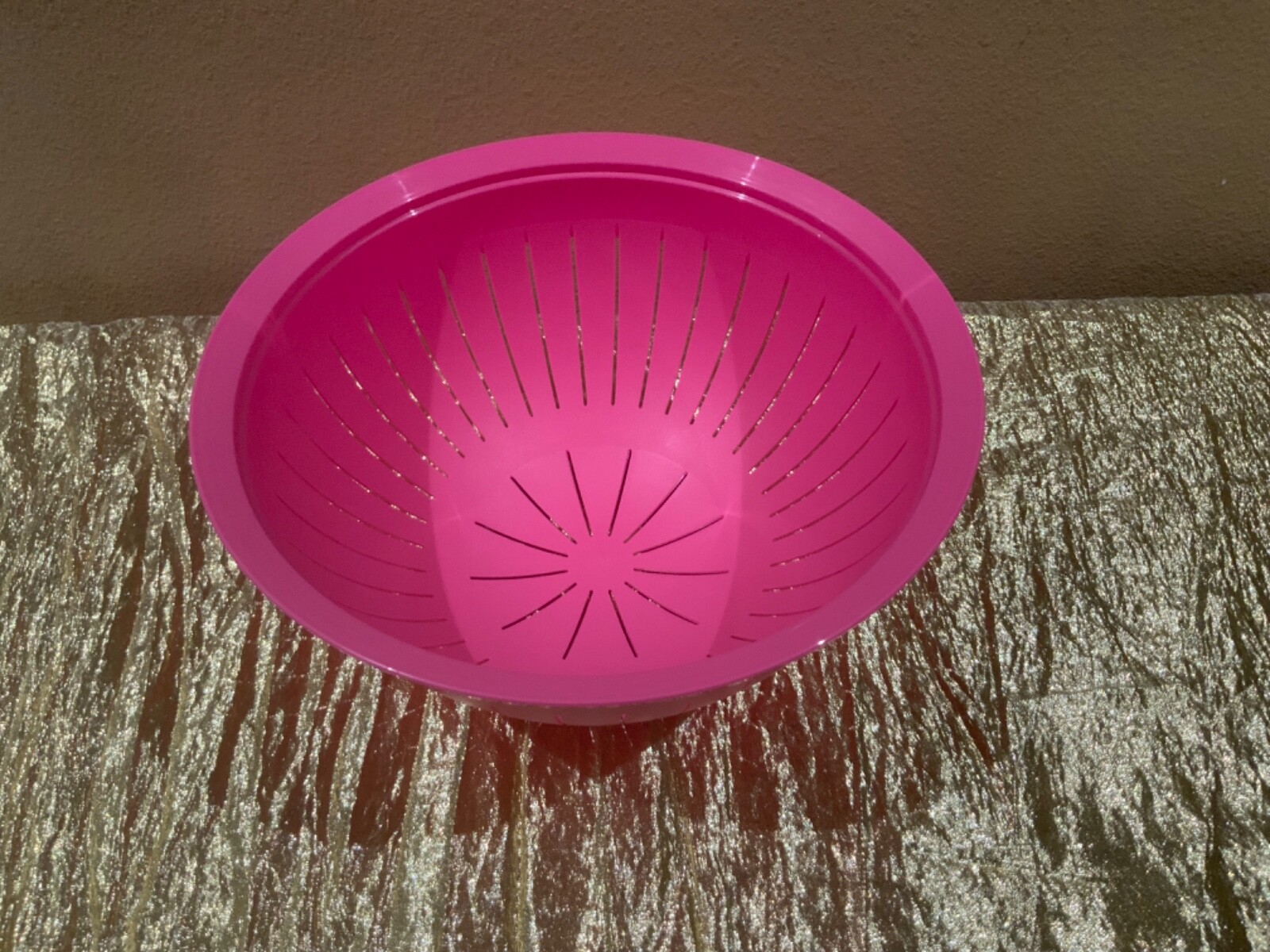 New Big Tupperware Impressions Colander/Strainer 4.3L beautiful Pink ...