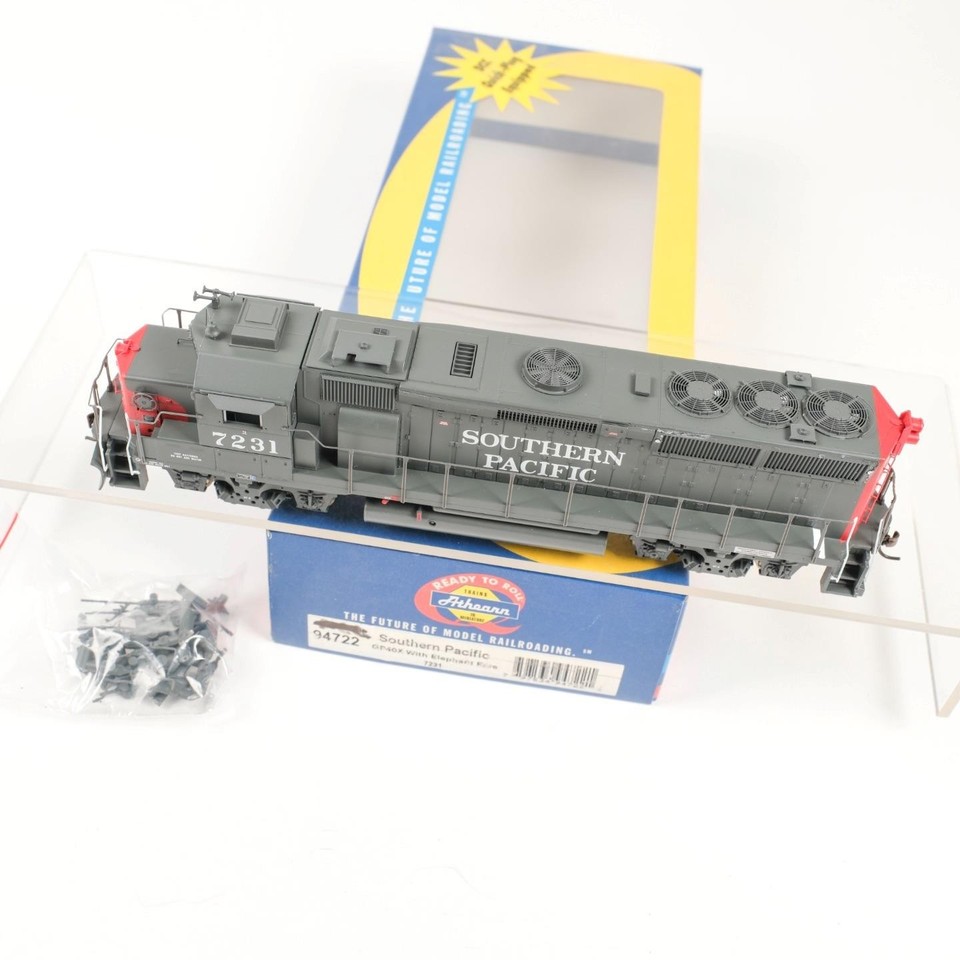 Athearn HO Southern Pacific SP #7231 GP40X Diesel Locomotive DC DCC ...