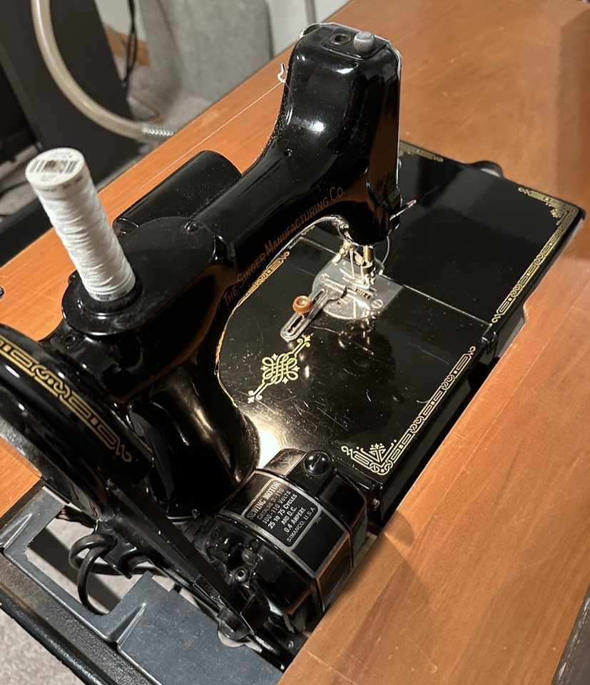 1945 Singer Featherweight 221-1 Sewing Machine portable Case And ...