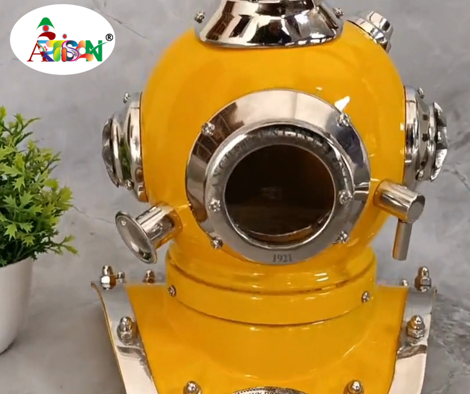 Nautical diving helmet décor, a scuba diver's hat replica. Sea themed ...