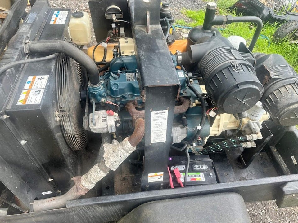 LATE MODEL Doosan C185 diesel 185cfm mobile air compressor NEEDS ENGINE ...