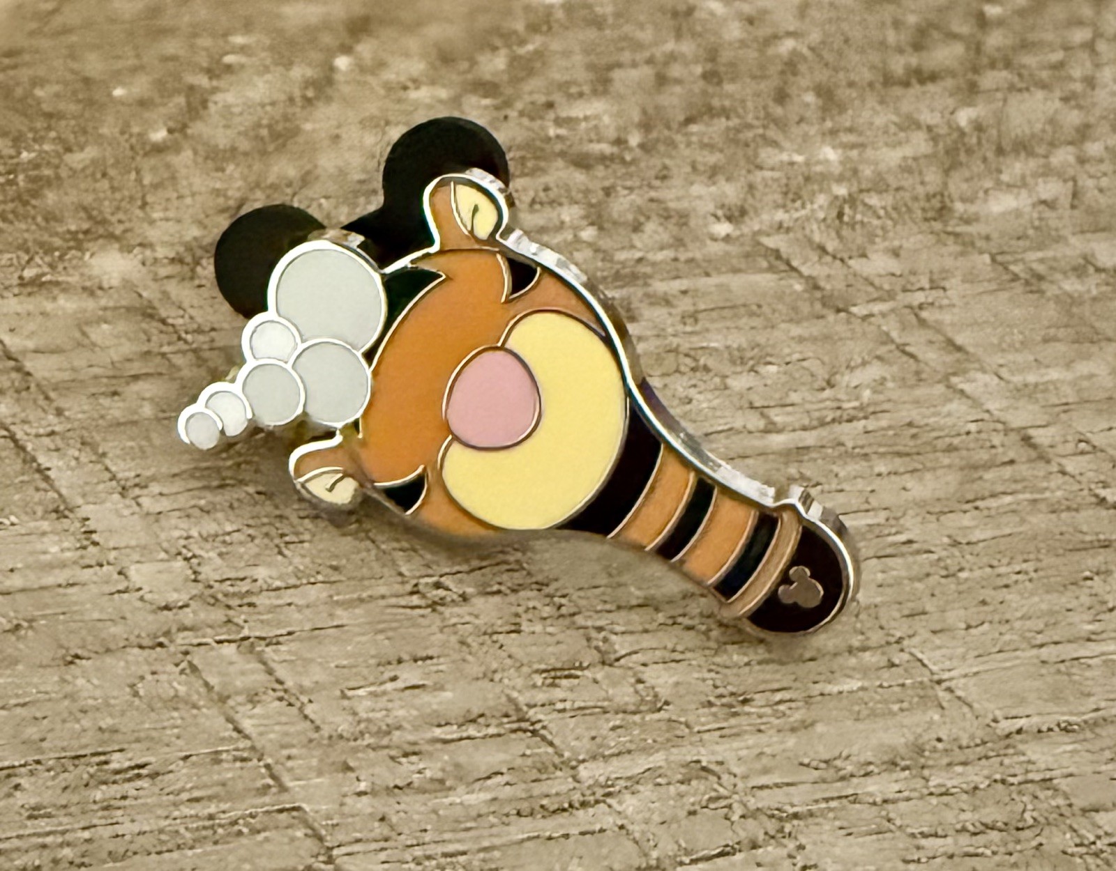 New Wave B 2025 Hidden Mickey Pin Walt Disney World Tigger Bubble Wand ...