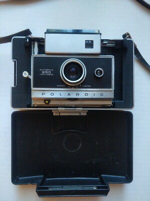 Vintage Polaroid Automatic 250 Land Camera w/ Case, Strap and Battery ...