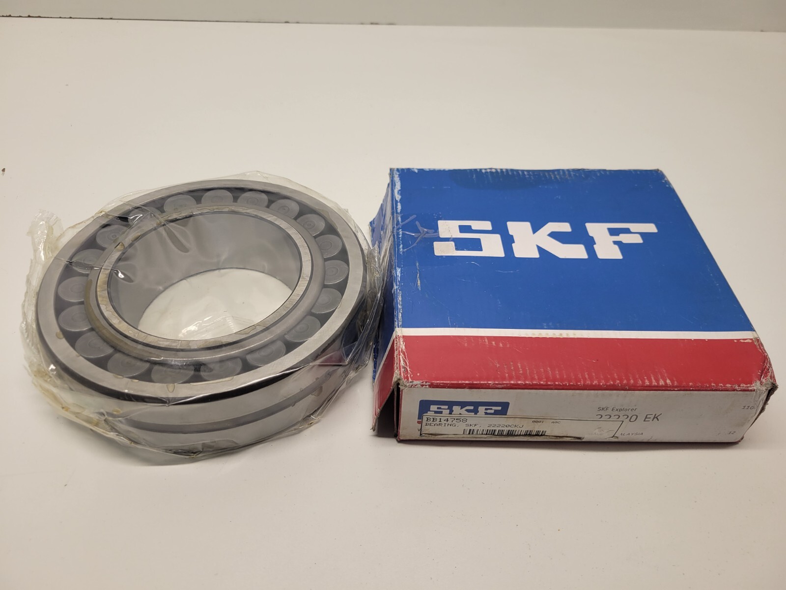 NEW IN BOX! GENUINE SKF SPHERICAL ROLLER BEARING 22220-EK | eBay
