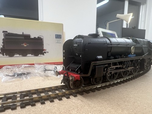 Hornby R2587 Rebuilt Battle Of Britain Class 34062 17 Squadron | eBay