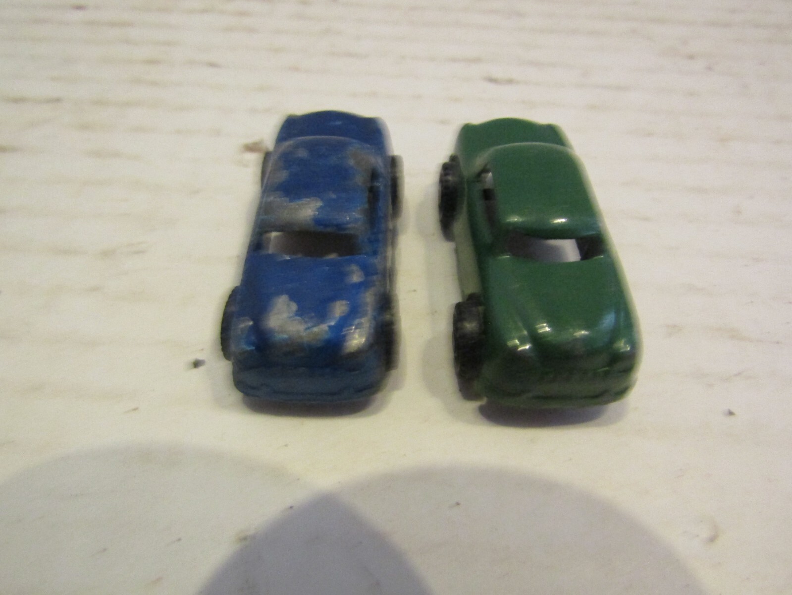 2 VINTAGE CAST METAL TOY CARS SEDAN MINIATURE 1 1/2 INCH BARCLAY GREEN ...