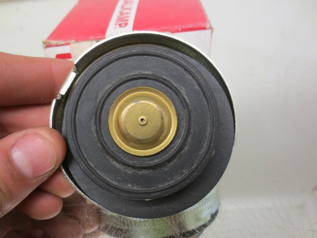 NAPA Balkamp 703-1427 Radiator Cap 15 LB NOS Open-box Un- for sale ...