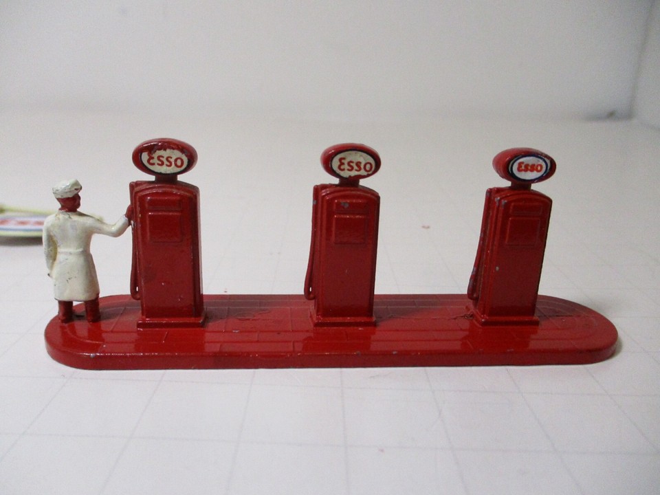 MATCHBOX ACCESSORY PACKS , A-1-A ORIGINAL ESSO PETROL PUMPS AND SIGN ...