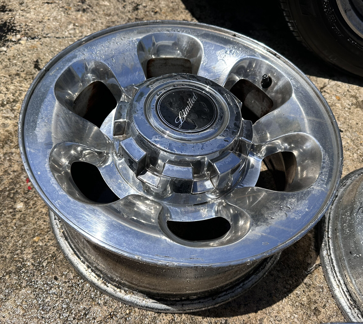 1999-2003 Ford F250 Excursion 16x7 Aluminum D Holes 8 Lug Complete Rims ...