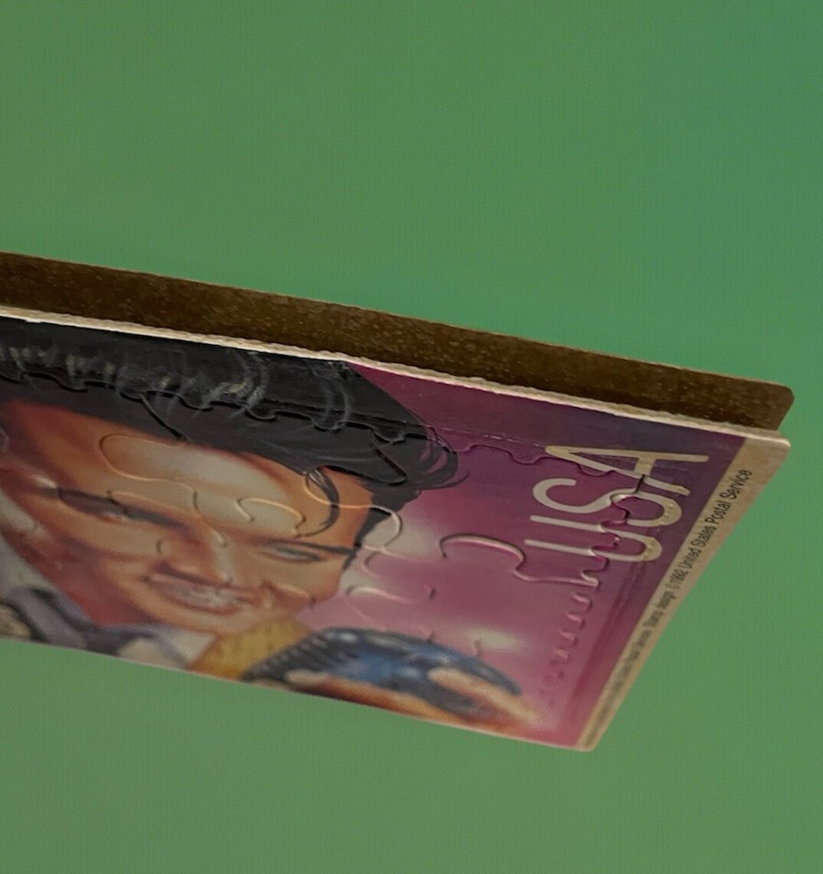 RARE LOT OF 18 VINTAGE ELVIS ITEMS CHECKBOOK CASE, MUSIC BOX, PINS ...