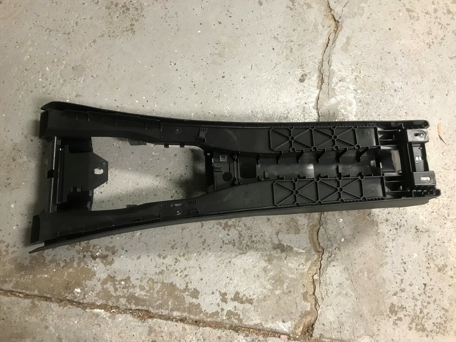 08 -11 Mercedes C300 C350 C63 center console base black 204-680-07-50 ...
