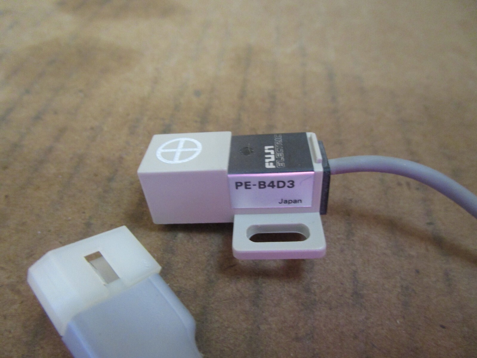 Fuji Electric Inductive Proximity Switch PE-B4D3 PEB4D3 30 VDC New | eBay