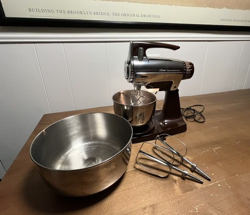 Vintage Sunbeam Mixmaster Stand Mixer. 12 Speed, 2 Bowls, 4 Beaters ...