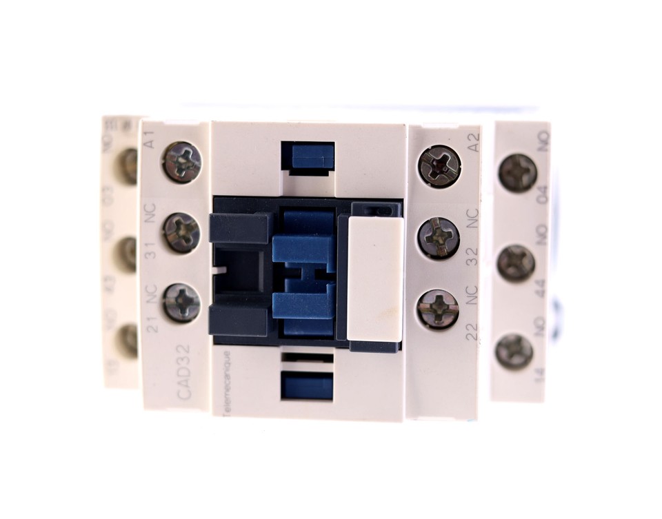 TELEMECANIQUE CAD32 SCHNEIDER A013250 CONTACTOR 110V AC COIL 50/60 Hz ...