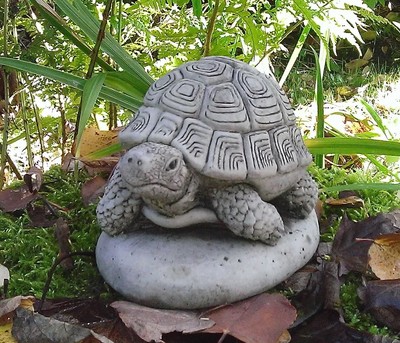 STONE GARDEN TORTOISE / TURTLE ANIMAL GARDEN ORNAMENT / STATUE PRESENT ...